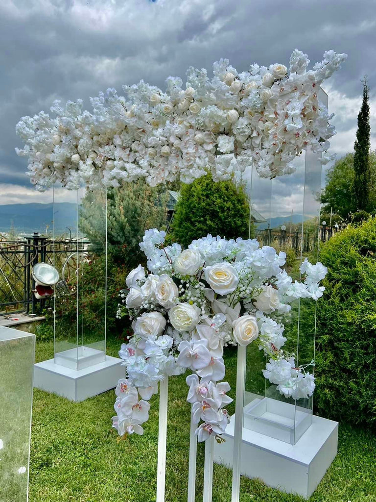 Acrylic Arch With Flowers – Dalmazio Design
